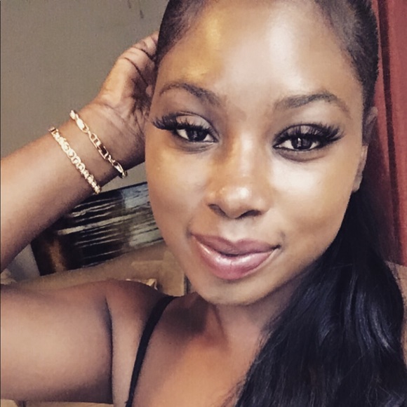 Jaara's Closet (@still_stylin) | Poshmark